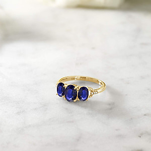 Gem Stone King 10K Yellow Gold Oval Blue Sapphire and Diamond Women Engagement Ring (4.23 Cttw, Available In Size 5, 6, 7, 8, 9)