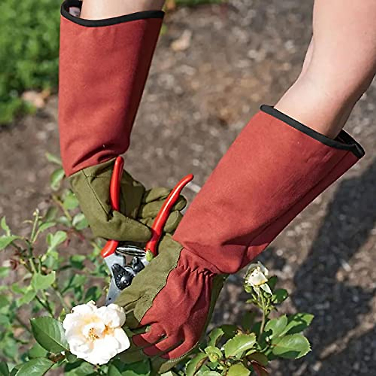 OIZEN Gardening Gloves for Women and Men1, 1 Pair of Long Sleeve Rose Pruning Thorn Proof Gloves,Gardening Gifts (Medium)
