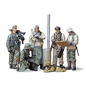 Tamiya Models German Soldiers at Field Briefing