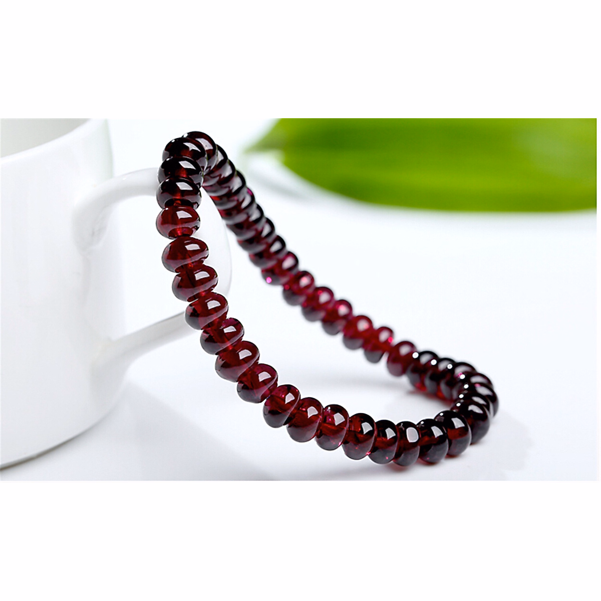LiZiFang Wholesale 6mm-8mm Genuine Natural Garnet Gemstone Crystal Bead Bracelet (6mm)
