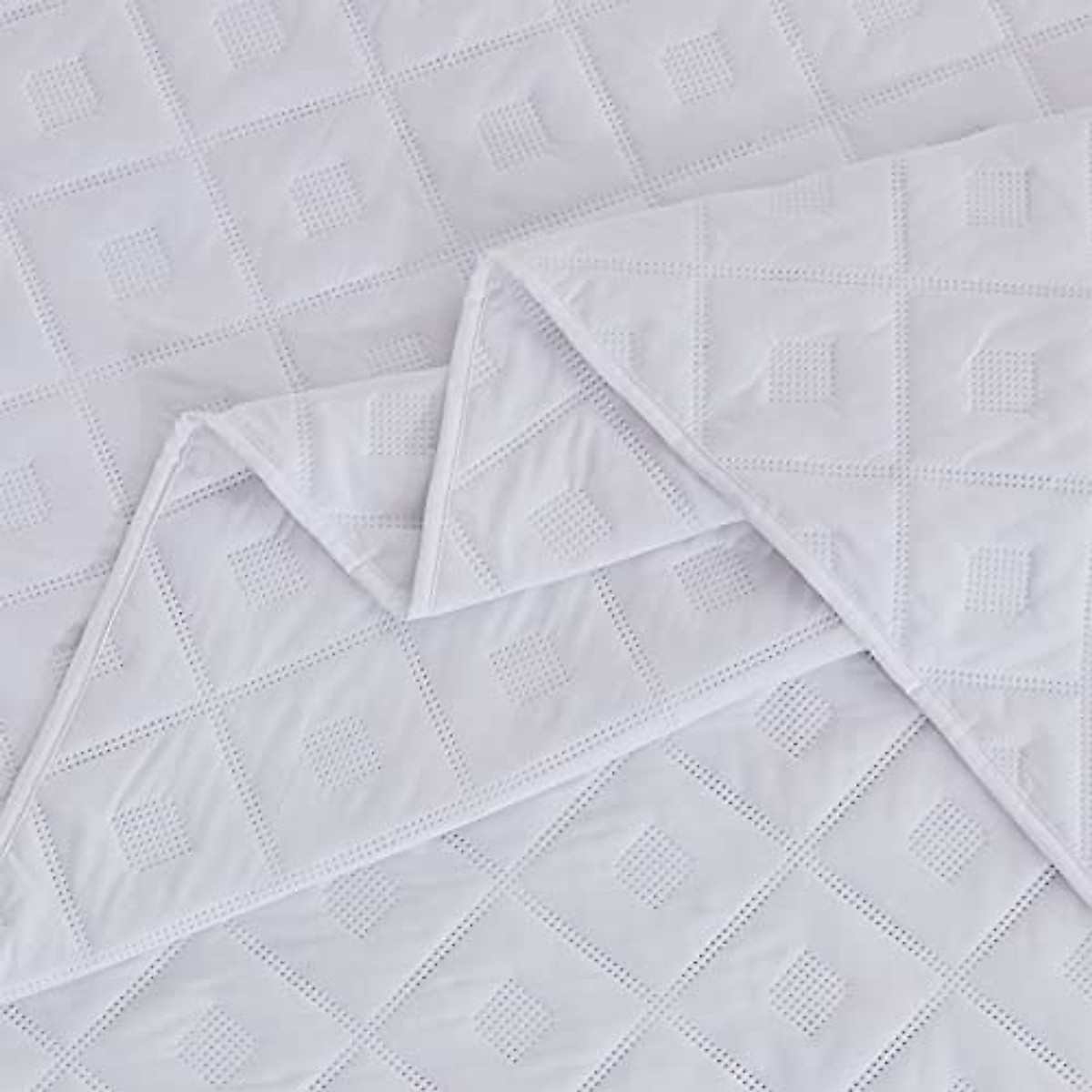 SunStyle Home Queen Size Quilt Bedding Set Lightweight Summer Quilt Geometric Pattern Soft Bedspread Modern Style Coverlet Set for All Seasons, 3 Pieces White (1 Quilt, 2 Pillow Shams)