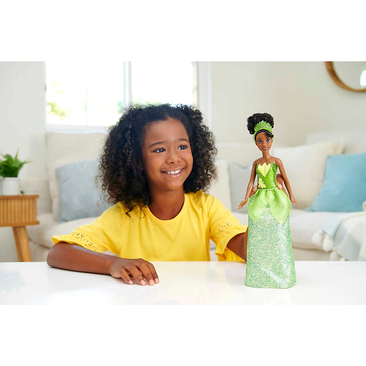 Mattel Disney Princess Toys, Tiana Fashion Doll, Sparkling Look with Brown Hair, Brown Eyes & Tiara Accessory, Inspired by The Princess & The Frog