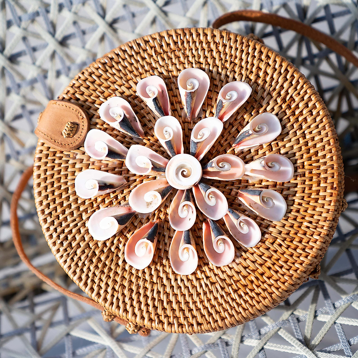 Rattan Bags Round Purse Wicker For Women Cross Body Shoulder Shelled Summer Beach Handbags (20cm Diameter, Brown)