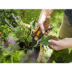 Fiskars SmartFit Pruner Bypass P68, Cutting Diameter Adjustable Up to 2.4 cm, Steel Blades with Non-stick Coating/Fiberglass ReinForced Plastic Handles, Length:20 cm, Black/Orange, 1001424