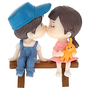 BESPORTBLE Miniature Couple Figurines Kiss Dolls Landscape Ornaments Mini Lover Doll Statue Dollhouse Action Figures Cake Topper for Home Fairy Garden Bonsai Terrarium