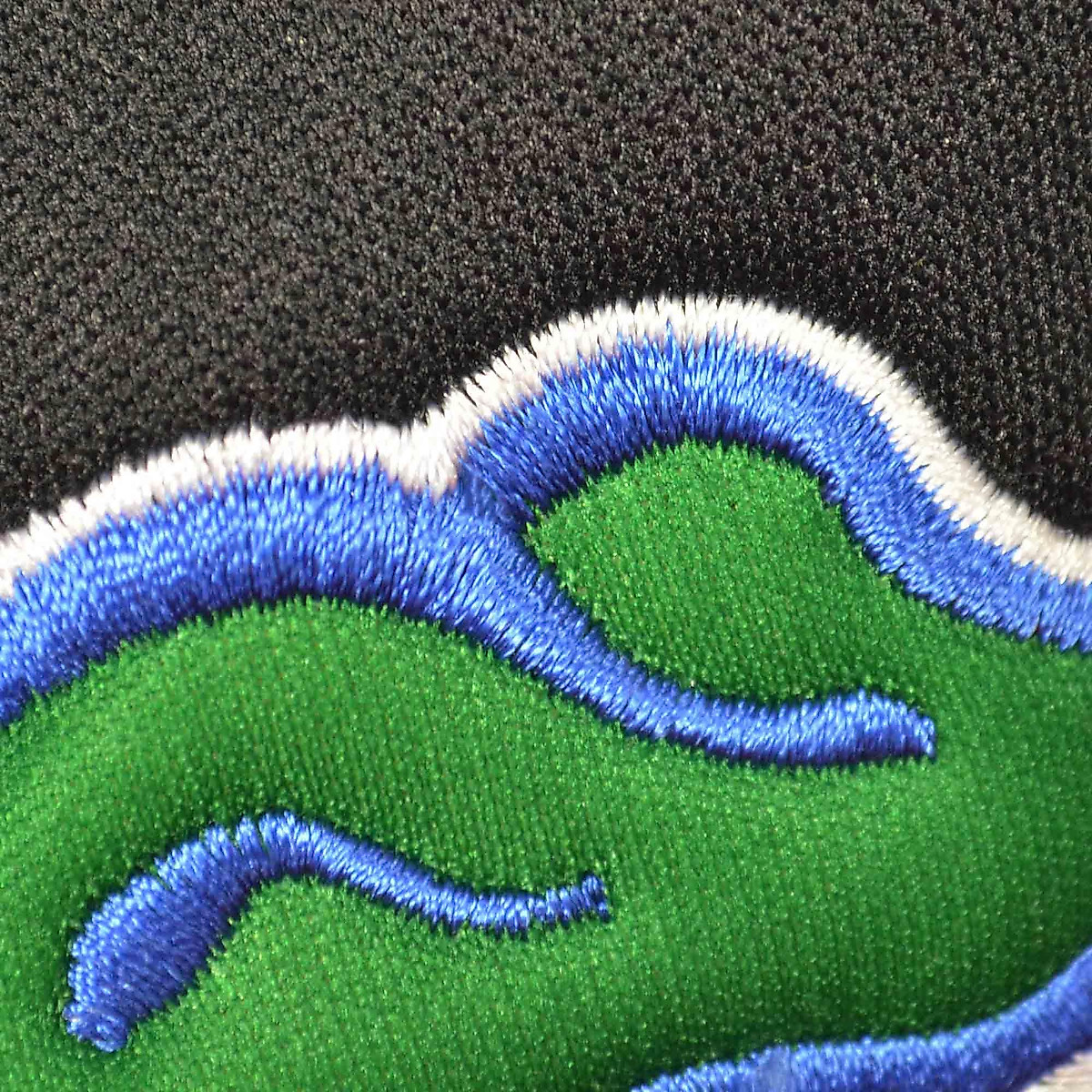 FANMATS 13497 Dallas Cowboys 2-Piece Deluxe Car Mat Set, Vinyl Trim and Colored Team Logo, Dual Rib Charcoal Carpet, Trimmable Edges