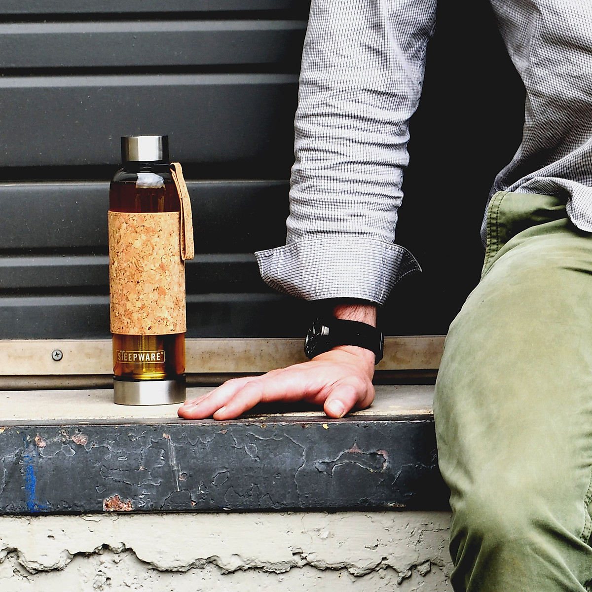 The Tea Spot, Urban Tea Tumbler, Borosilicate Glass Tea Bottle with Stainless Steel Tea Infuser, insulated Natural Cork Sleeve, 16 oz