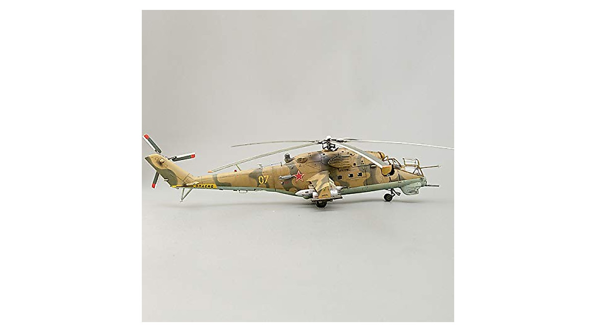 Mil Mi-24 Hind D/E Model Kit 1:72 Scale - Authentic Russian Helicopter