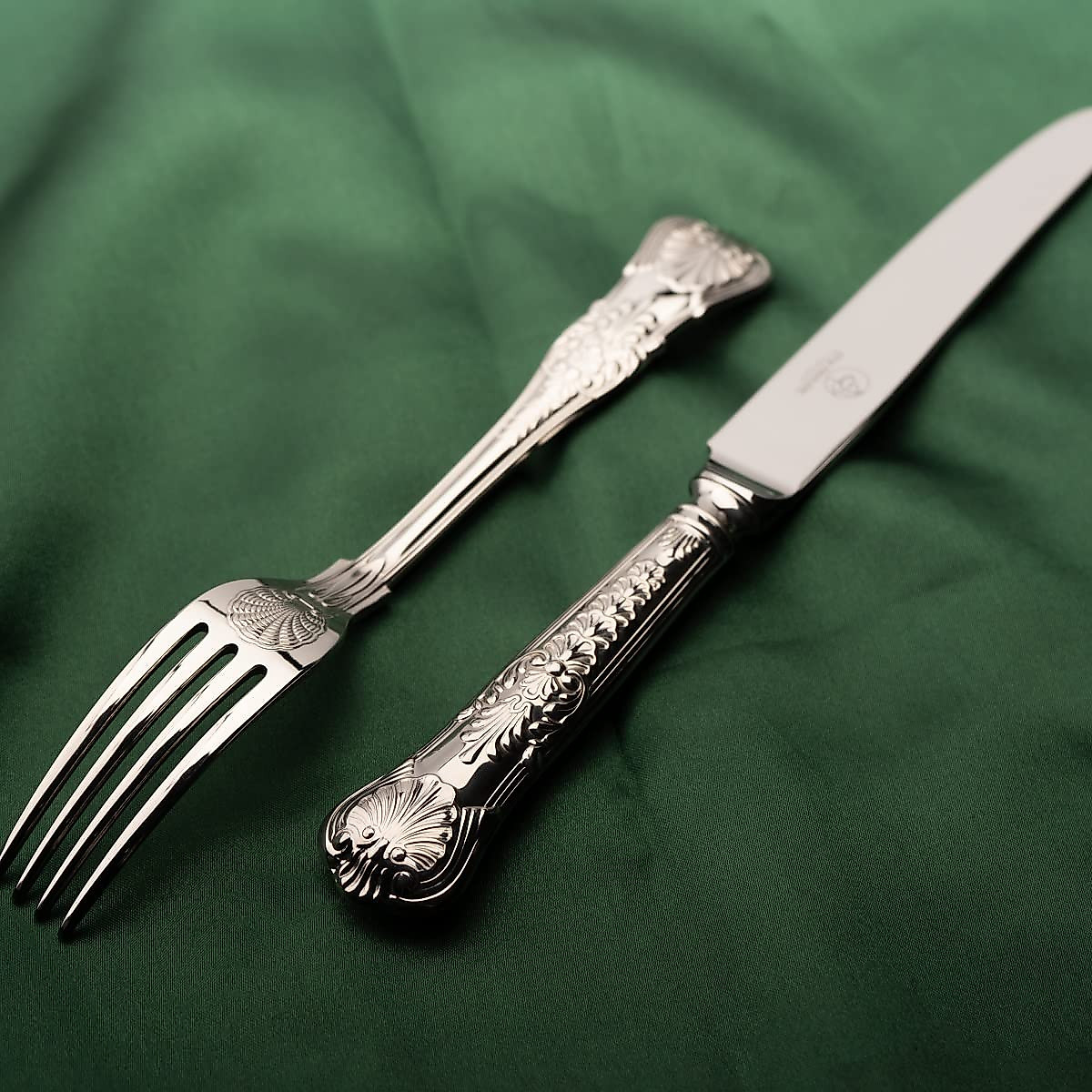 OTW PAVILION 40 Piece Flatware Set For 8, 18 10 Stainless Steel Silverware Set, Classic imperial design, Knife/Fork/Spoon & Long Teaspoon/Salad Fork Mirror-Polished Dishwasher Safe vintage Cutlery