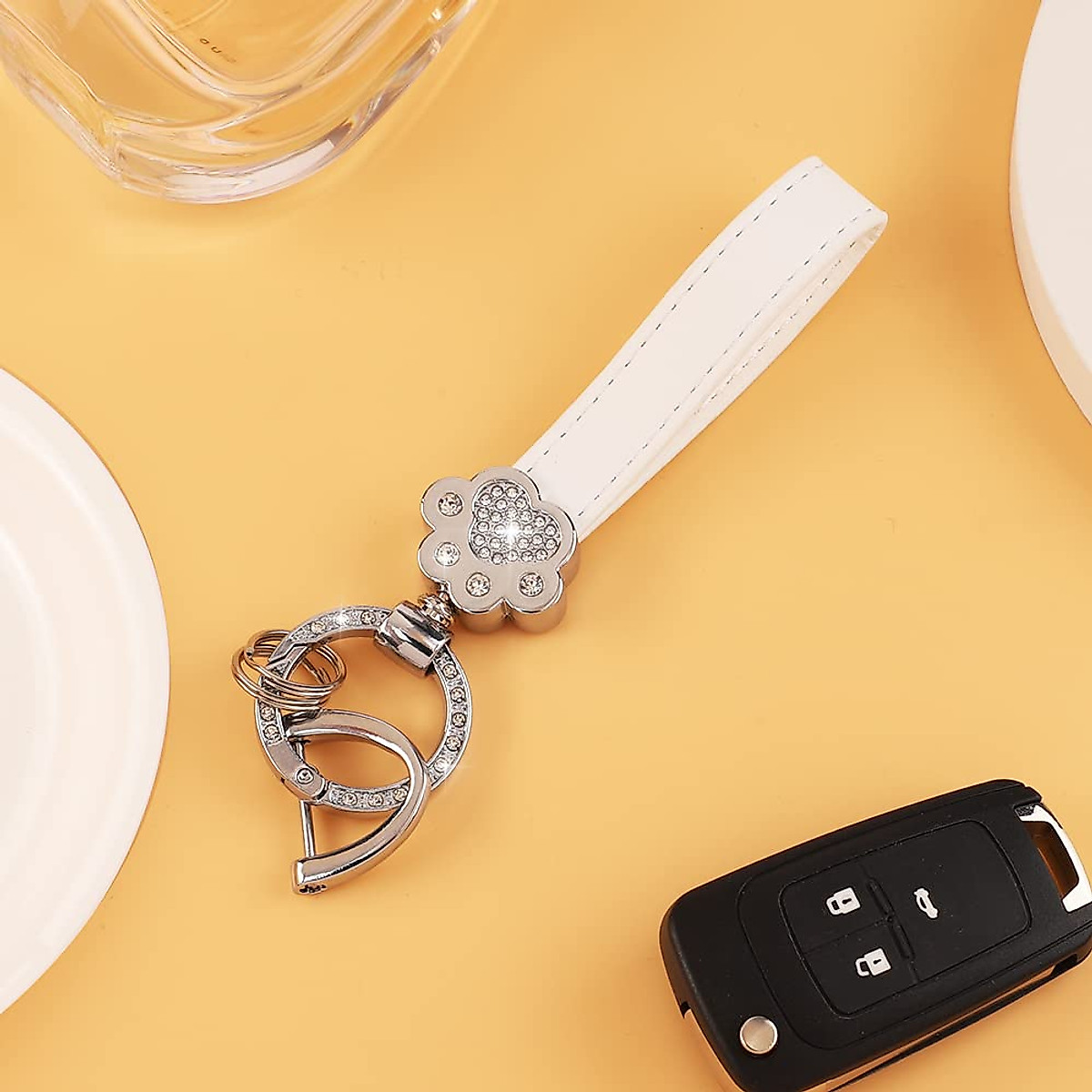 UHONSN Bling Leather Car Keychain Cute Cat Paw Keychains for Women Girl Anti-Lost Car Key Fob Key Chain Holder for Men Sparkly Rhinestones Zinc Alloy Keyrings White