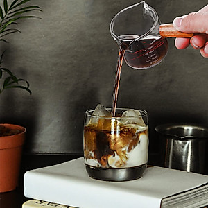 2 Pack Double Spout Espresso Coffee Shot Glass with Wood Handle Measuring Triple Pitcher Milk Cup 75 ml Coffee Replacement Carafe for Barista Coffee Carafe Milk Espresso Making