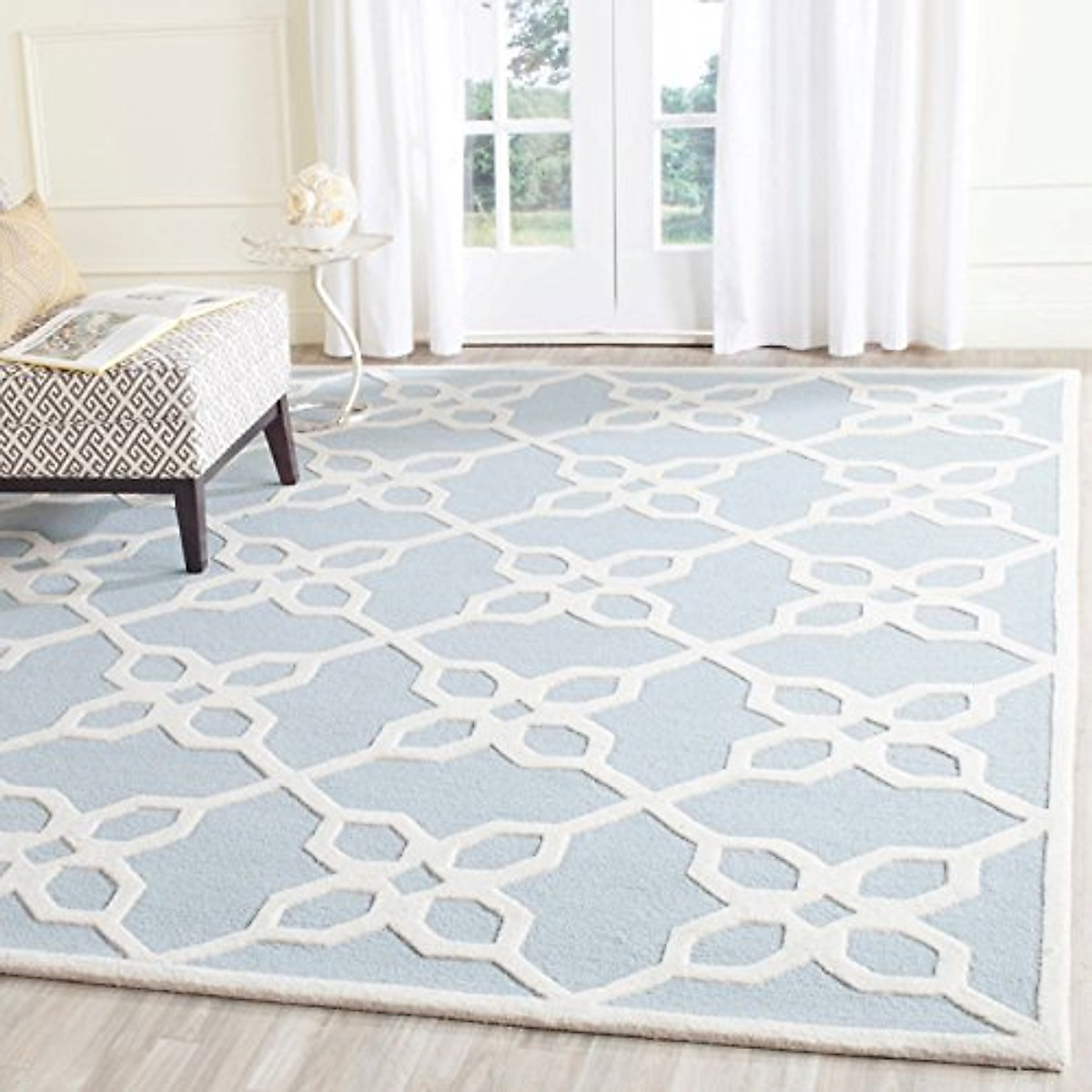 SAFAVIEH Cambridge Collection Area Rug - 8' x 10', Blue & Ivory, Handmade Geometric Wool, Ideal for High Traffic Areas in Living Room, Bedroom (CAM722B)