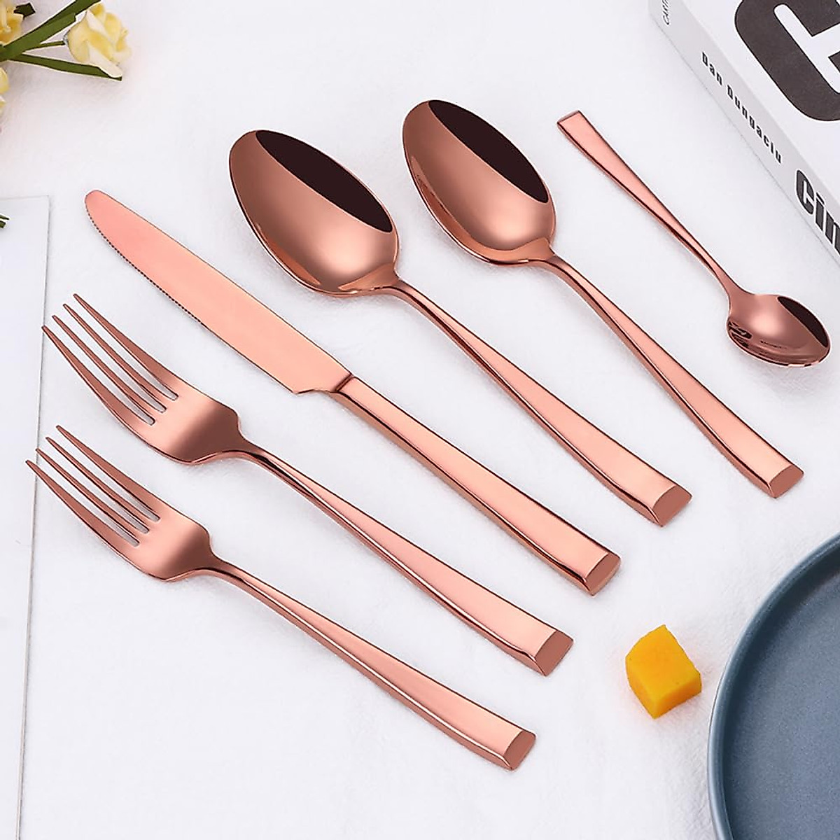 Aimilan 16 Piece Rose Gold Flatware Set for 4, 18/10 Stainless Steel Modern Silverware Cutlery Set, Include Fork Knife Spoon, Mirror Finish, Dishwasher Safe (16 Pcs Service for 4)