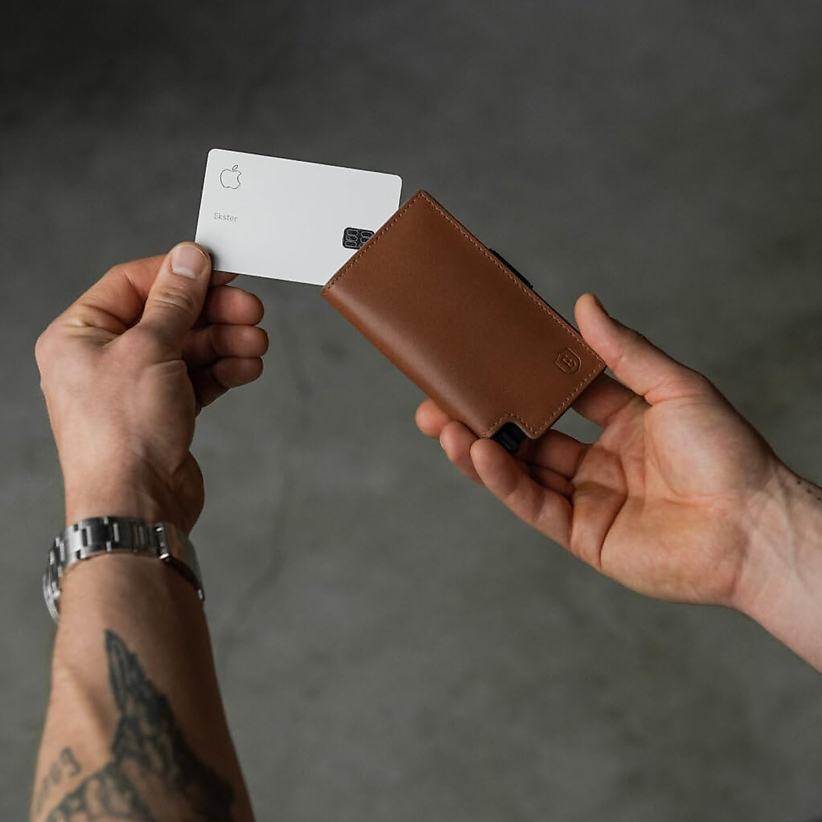 Ekster Parliament Men's Wallet | RFID Blocking Leather Minimalist Cardholder | Slim Wallet for Men - Designed for Quick Card Access with Push Button (Caramel)