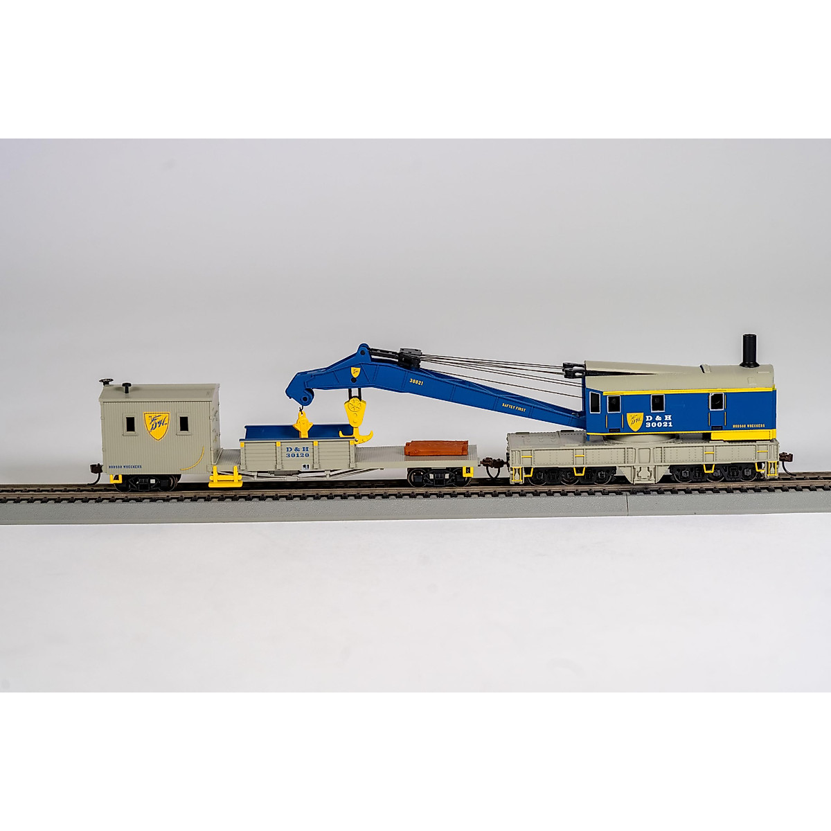 Bachmann Trains - 250-Ton Steam Crane & Boom Tender -Delaware & Hudson - HO Scale