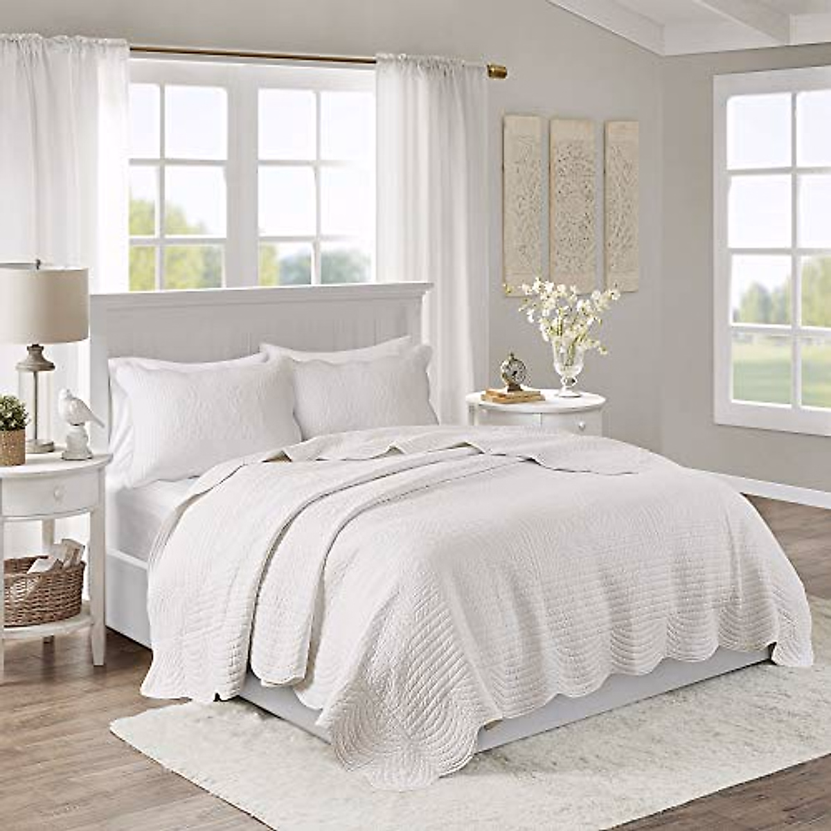Madison Park Tuscany Quilt Set-Casual Damask Medallion Stitching Design Lightweight Coverlet Bedspread Bedding, Shams, Full/Queen (90 in x 90 in), Medallion White 3 Piece