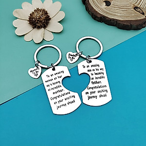 Mom to Be Gifts Daddy to Be Keychain Set Pregnancy Announcement Gift Baby Announcement Jewelry Gift Parents to Be Gift New Dad First Time Mom Keyring Gifts Future Mother Father Gift New Parents Gifts