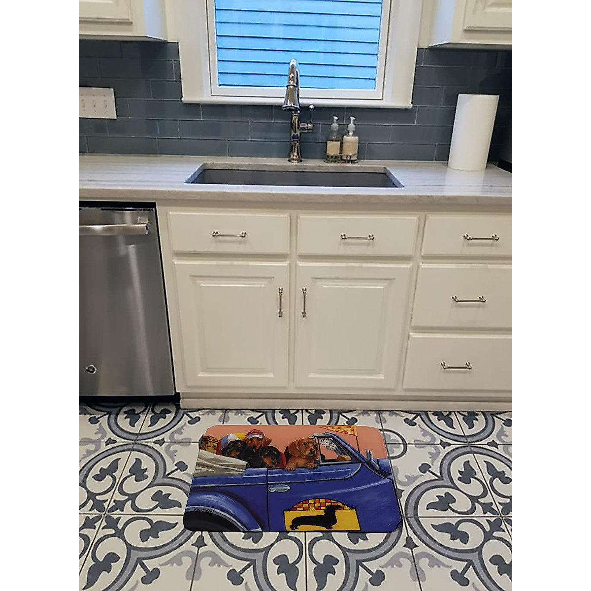 Caroline's Treasures Dachshund Dachsmobile Machine Washable Memory Foam Mat doormats, Multicolor