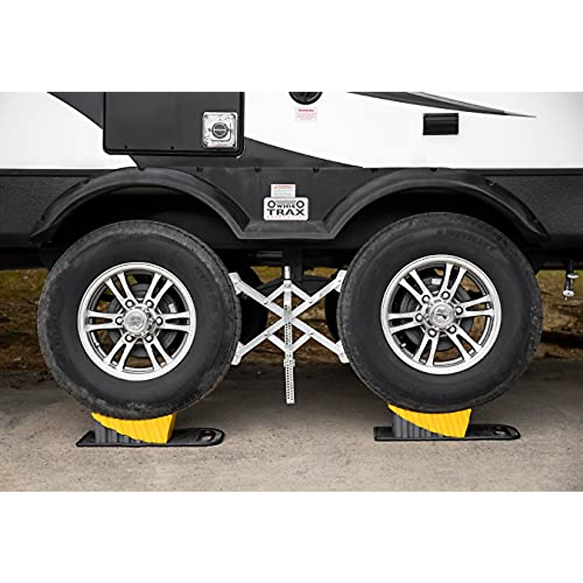 Camco Rv Curved Leveler With Chock - 2 Pack - Easy Drive-On Leveler Adds Up To 4" In Height (44425)