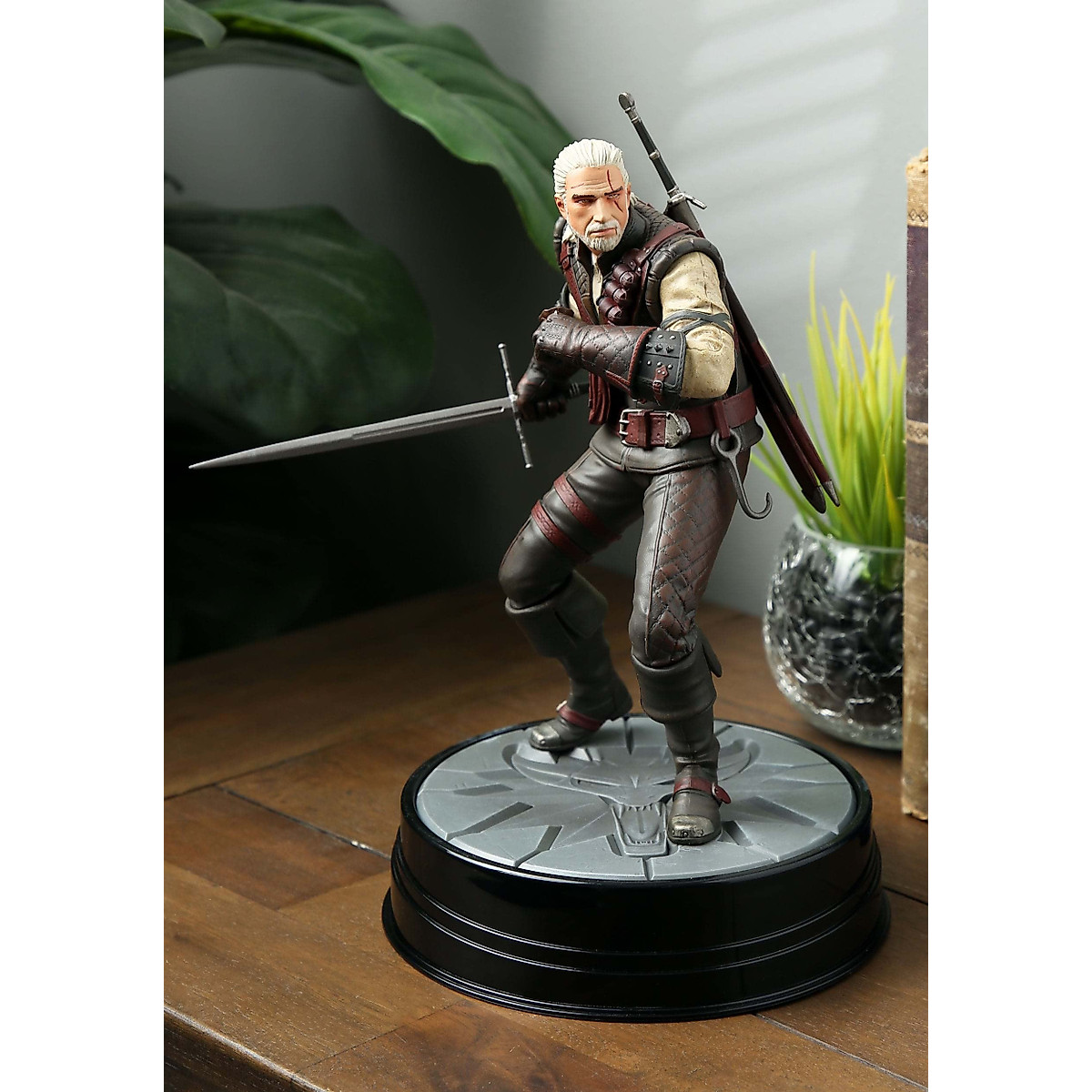DARK HORSE COMICS The Witcher 3: Wild Hunt Geralt Manticore Figure, Standard
