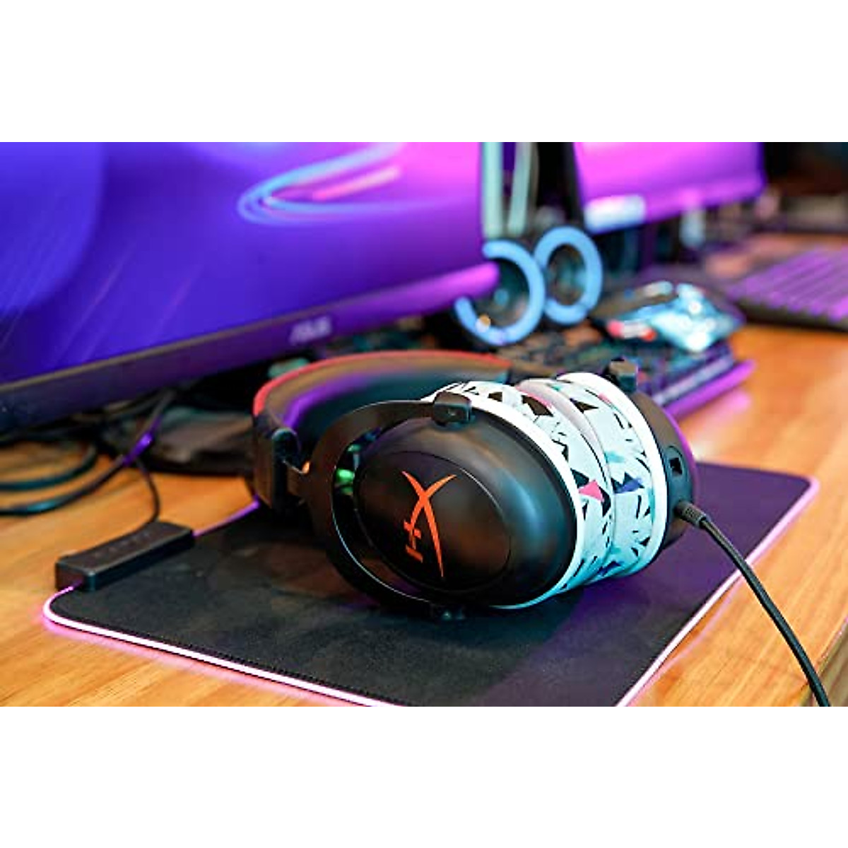 WC Freeze Hybrid Fabric Cooling Gel Replacement Earpads - Compatible with HyperX Cloud, Steelseries Arctis, ATH M50X, Turtle Beach Stealth & More - Comfortable & Cooler for Longer | (90's White)