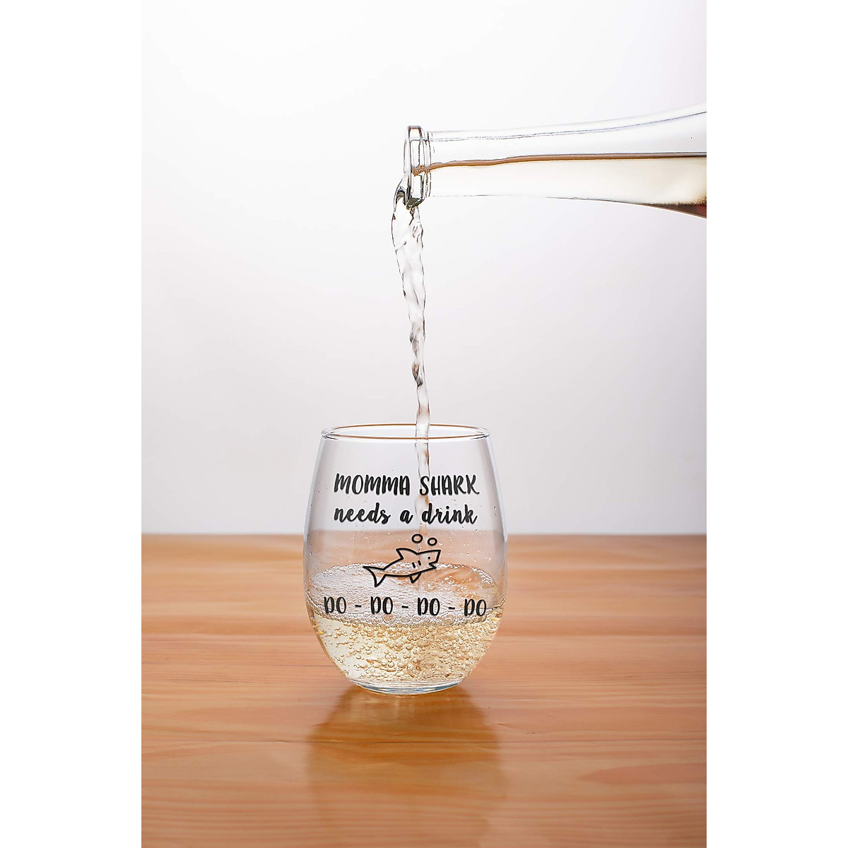 Momma Shark Needs a Drink - Do Do Do Do Funny Novelty Stemless Wine Glass with Sayings for Moms, Birthday & Any Occasion, Mom Gifts