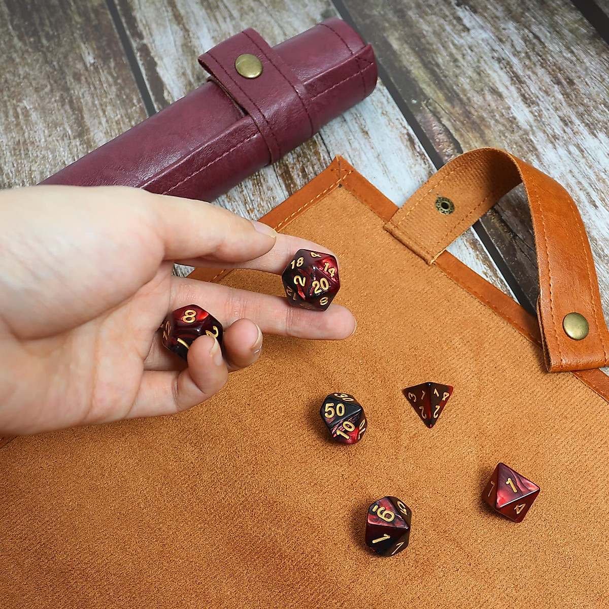 Lohoee 2Pcs Dice Rolling Mat PU Leather Dice Holder Tray with Zipper Folding Dice Bag for Dice Game Accessories (Brown and Purple)