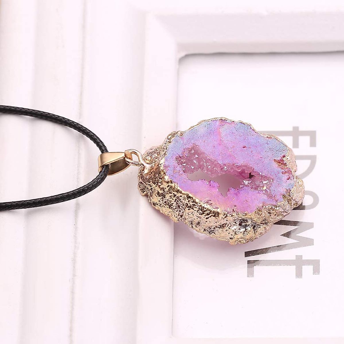 Natural Agate Slice Druzy Necklace - Irregular Slice Natural Quartz Geode Pendant Necklace with Gold Plated Edge, Bohemian Natural Stone Jewelry for Women (Pinkish Purple)