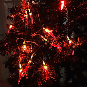 Sezrgiu 10M 80 LED Red Chili Pepper String Lights Fairy Night Lights Copper Garland Wreath Hanging Lamp Battery Powered for Home Wedding Party Garden Decoration (32.8FT/80LED, Red Chili)