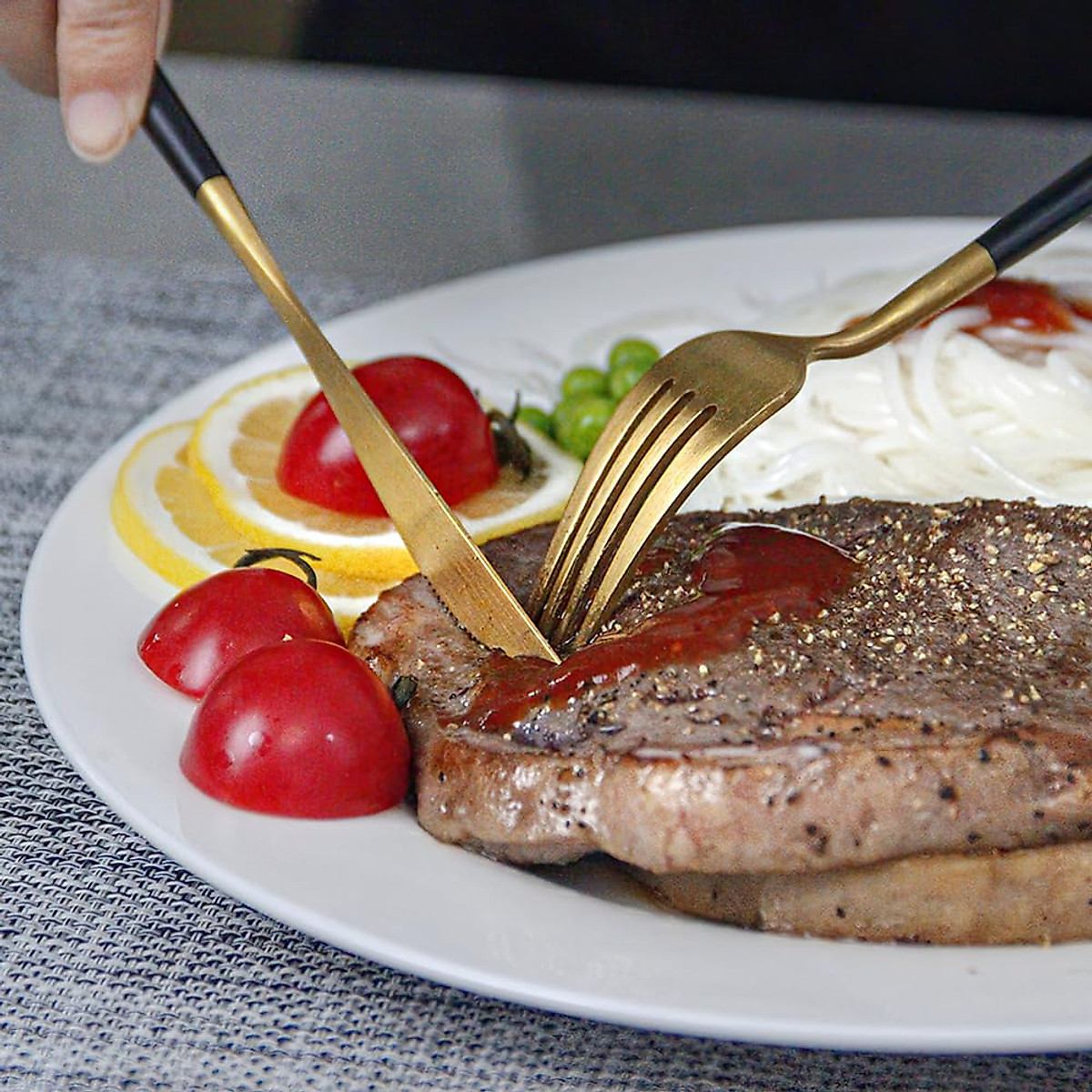 IQCWOOD Ceramic Dinner Plates Set of 6, 10.5 inch Dish Set Microwave, Oven and Dishwasher Safe, Scratch Resistant, Kitchen Porcelain Serving Dishes, White Dinner Plates Restaurant Dishes