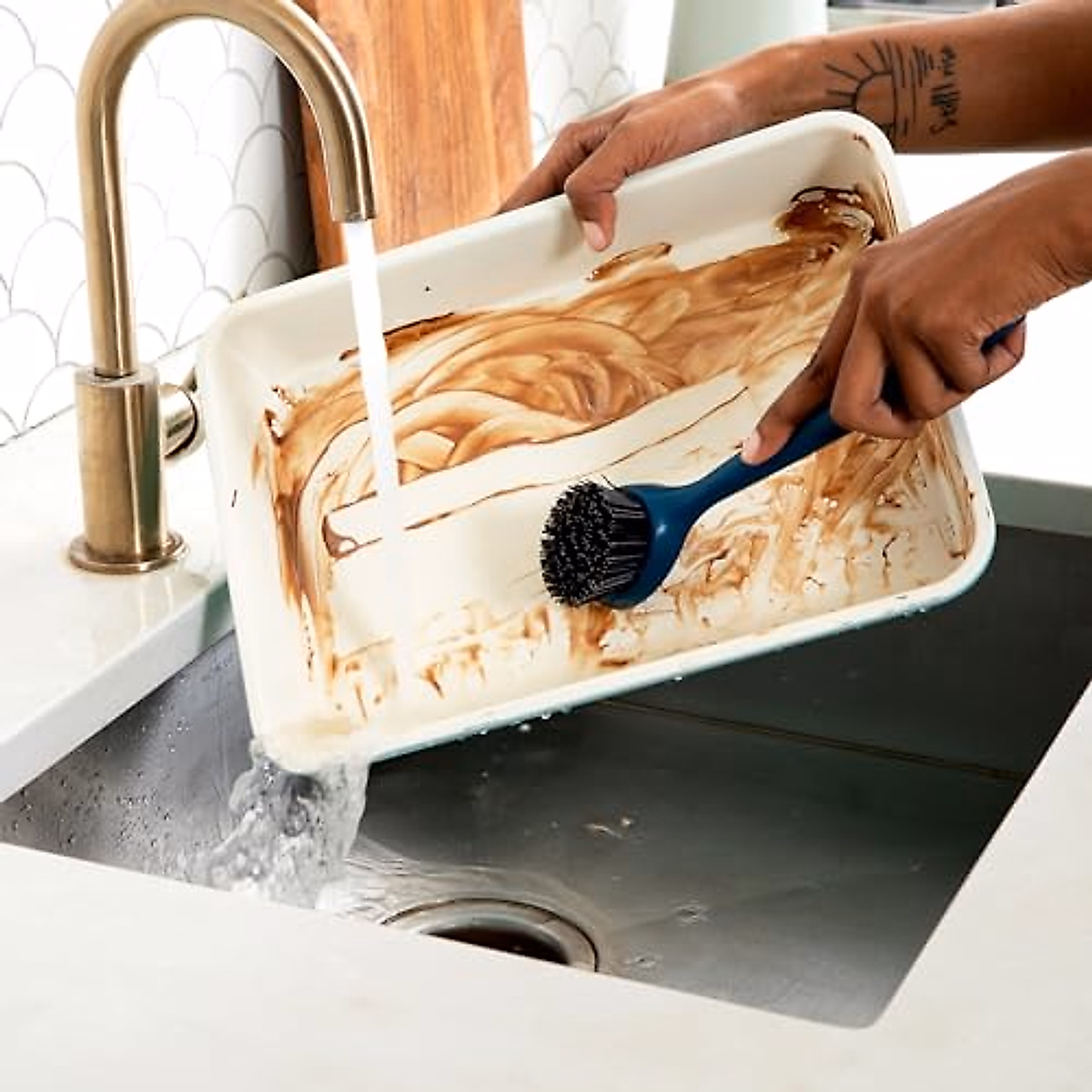 Full Circle Clean Ocean Heavy Duty Dish Brush, Cast Iron Brush with Handle, Tough Bristles, Ergonomic Grip, Long Handle, Built-in Scraper. Made Out of 100% Recycled Fishing Nets. Dishwasher Safe