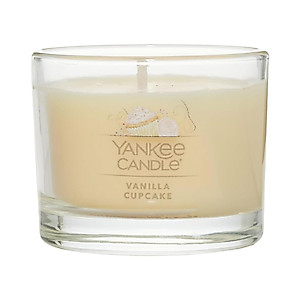 Yankee Candle Signature Votive Mini Candle Jar, Vanilla Cupcake Scent, Natural Soy Wax Blend Candle with Natural Fiber Wick, 1.3 OZ Glass Jar (Pack of 4)