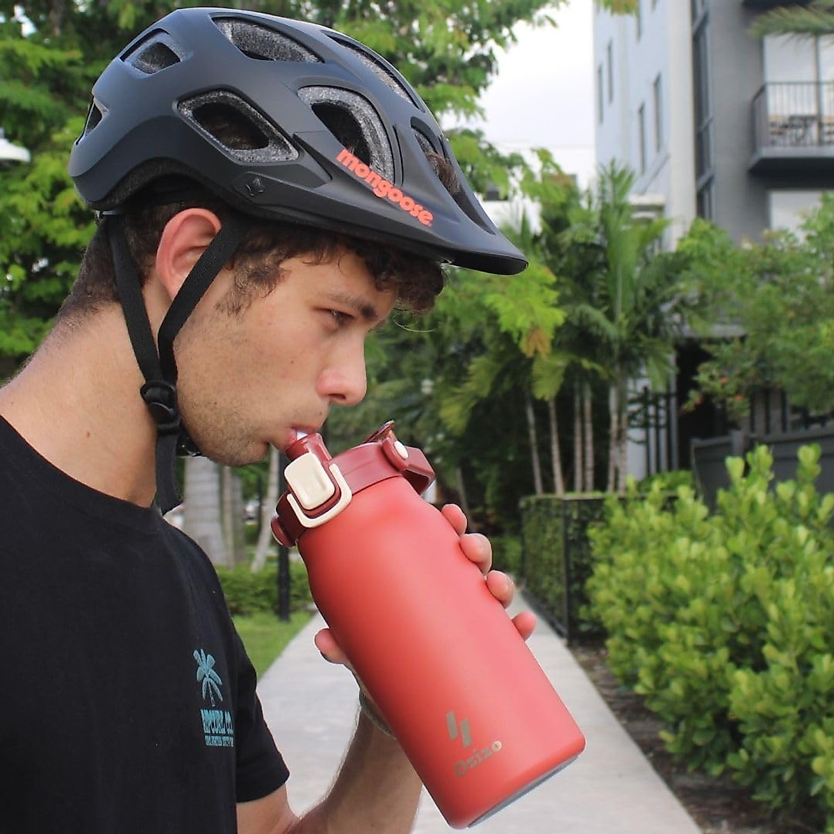 Insulated Water Bottle, 44 oz Thermos with Handle, Stainless Steel Water Bottle with Straw, Ozizo Thermos with Leakproof Lid