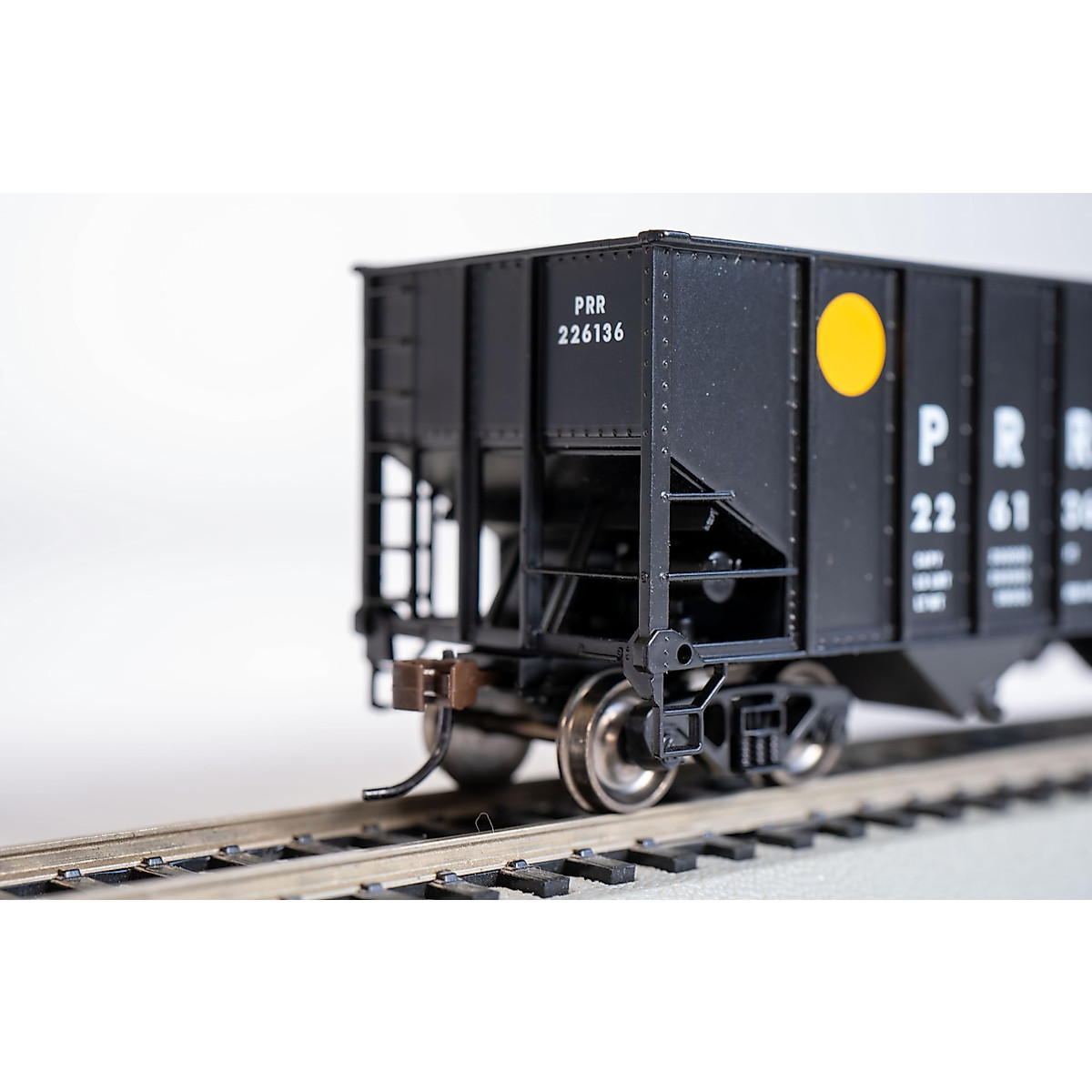 Bethlehem Steel 100-Ton Three-Bay Hopper - Pennsylvania - Yellow Ball #226136 - HO Scale