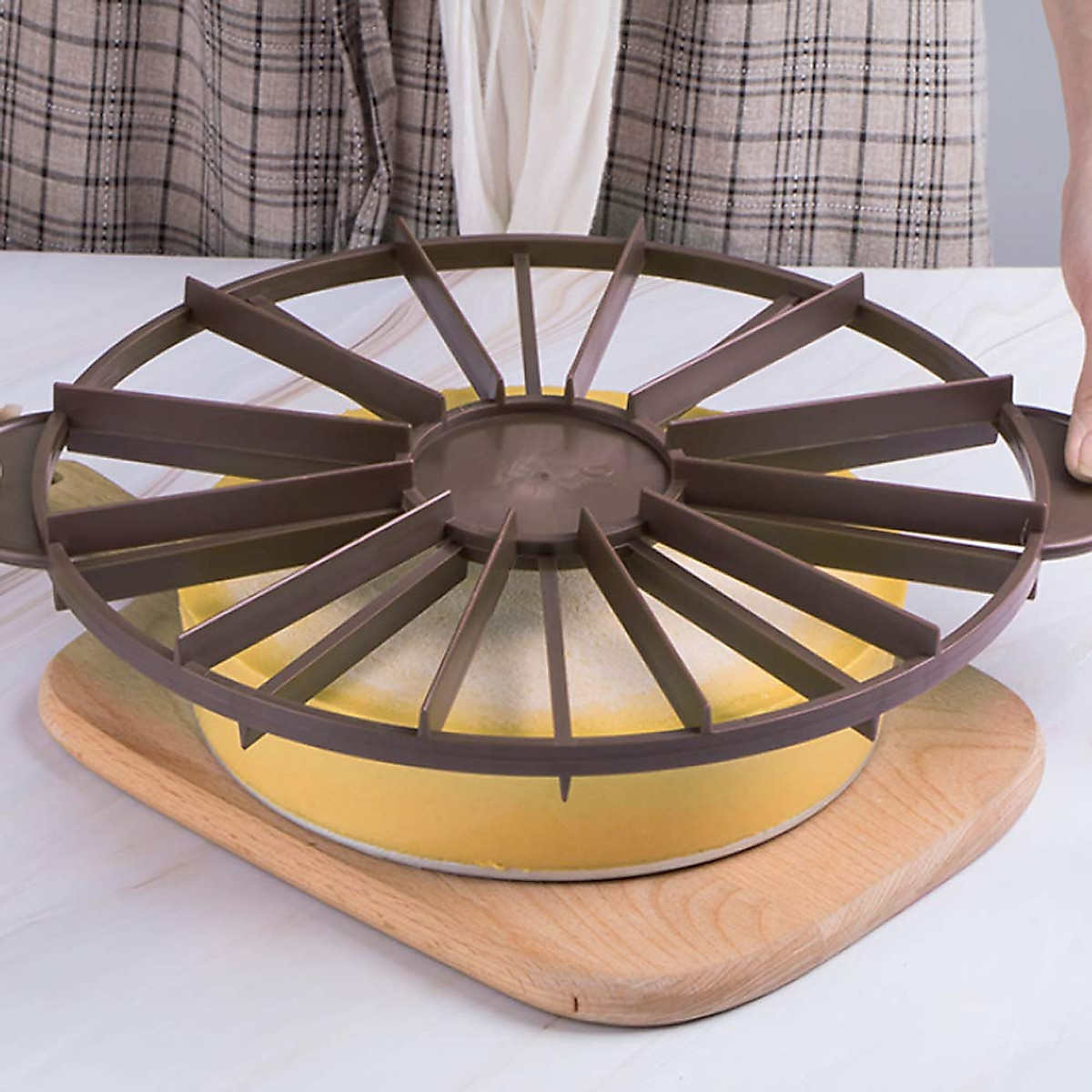 Household Round 10/12 Piece Cake Divider, Bread Equal Portion Cutter Pie Household Cake Server Marker Baking Tool