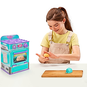 Cookeez Makery Baked Treatz. Mix & Make a Plush Best Friend! Place Your Dough in The Oven and Be Amazed When A Warm, Scented, Interactive, Plush Friend Comes Out! Which Surprise Bake Will You Make?