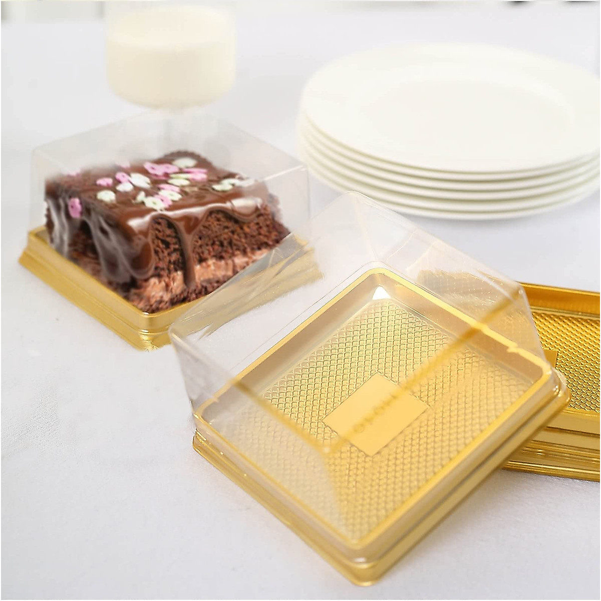 Efavormart 50 Pack | Clear/Gold Square Mini Plastic Dessert Party Favor Boxes, Cupcake Muffin Food Containers - 4"X4"X2.5"