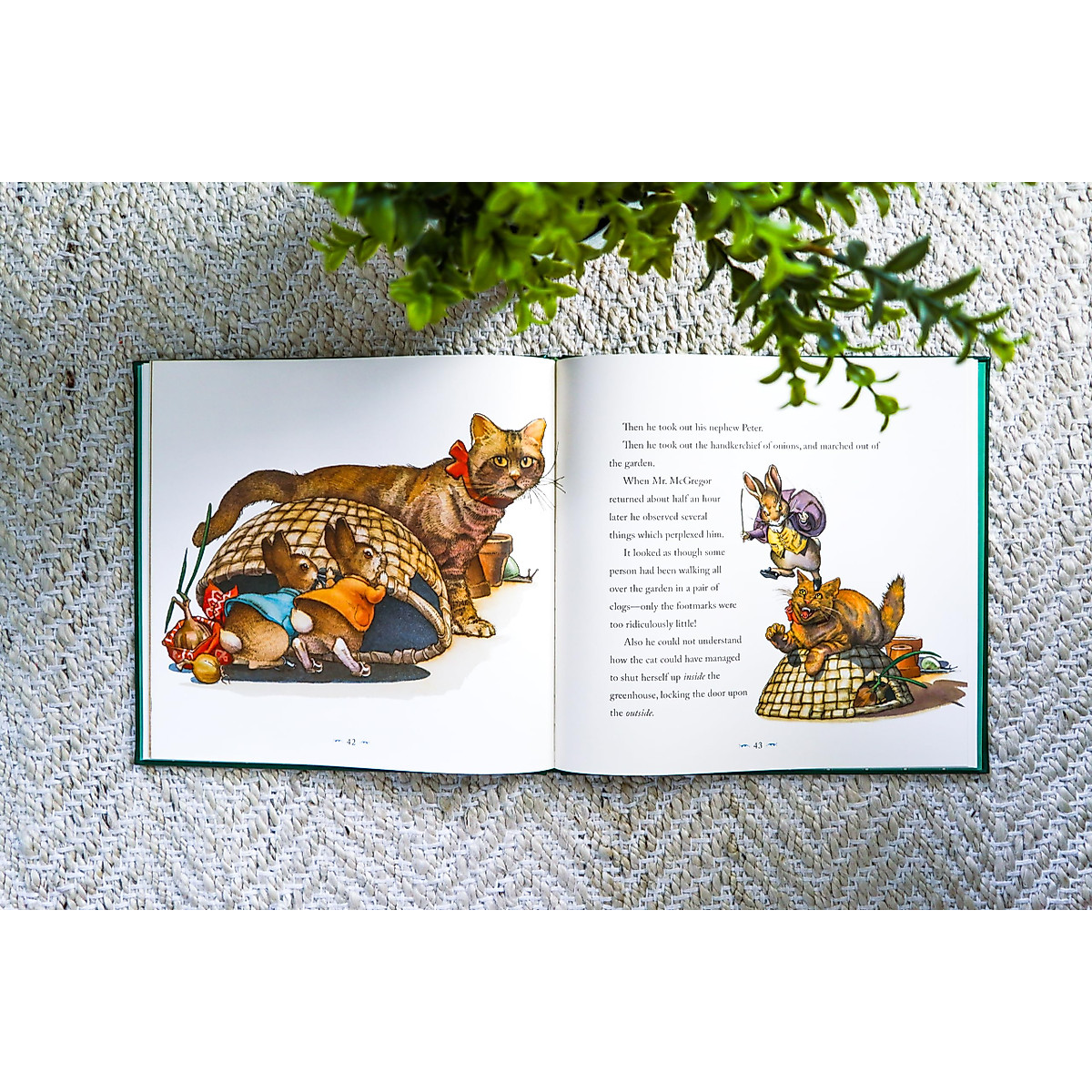 The Classic Tale of Peter Rabbit: The Collectible Leather Edition (Illustrated Classic Children's Stories By Beatrix Potter)
