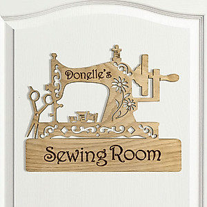 iDWYN Custom Name Engraved Sewing Room Sign for Retro Wall Decor Plaque Home Gate Garden Bars Restaurants Cafes Office Store Pubs Club Universal Household Signs Gift Mom Grandma Friend(Quilting Room)