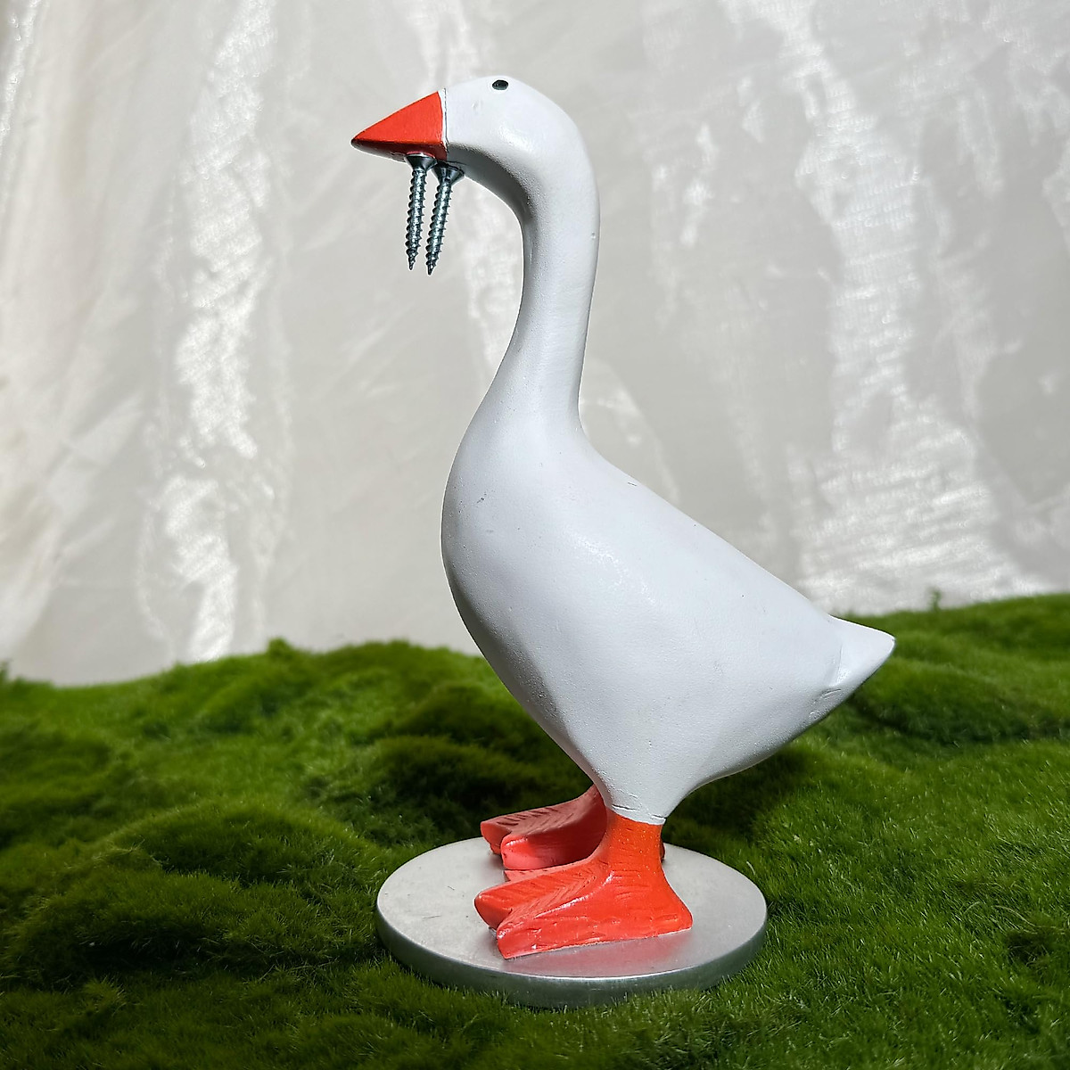 Hinittey Magnetic Goose Key Holder,Adorable Key Magnet Holder, Porch Goose Statue, Silly Goose and Weird Home Decor Funny Key Holder Decor for Table Desk Home Office New Home Housewarming Gifts