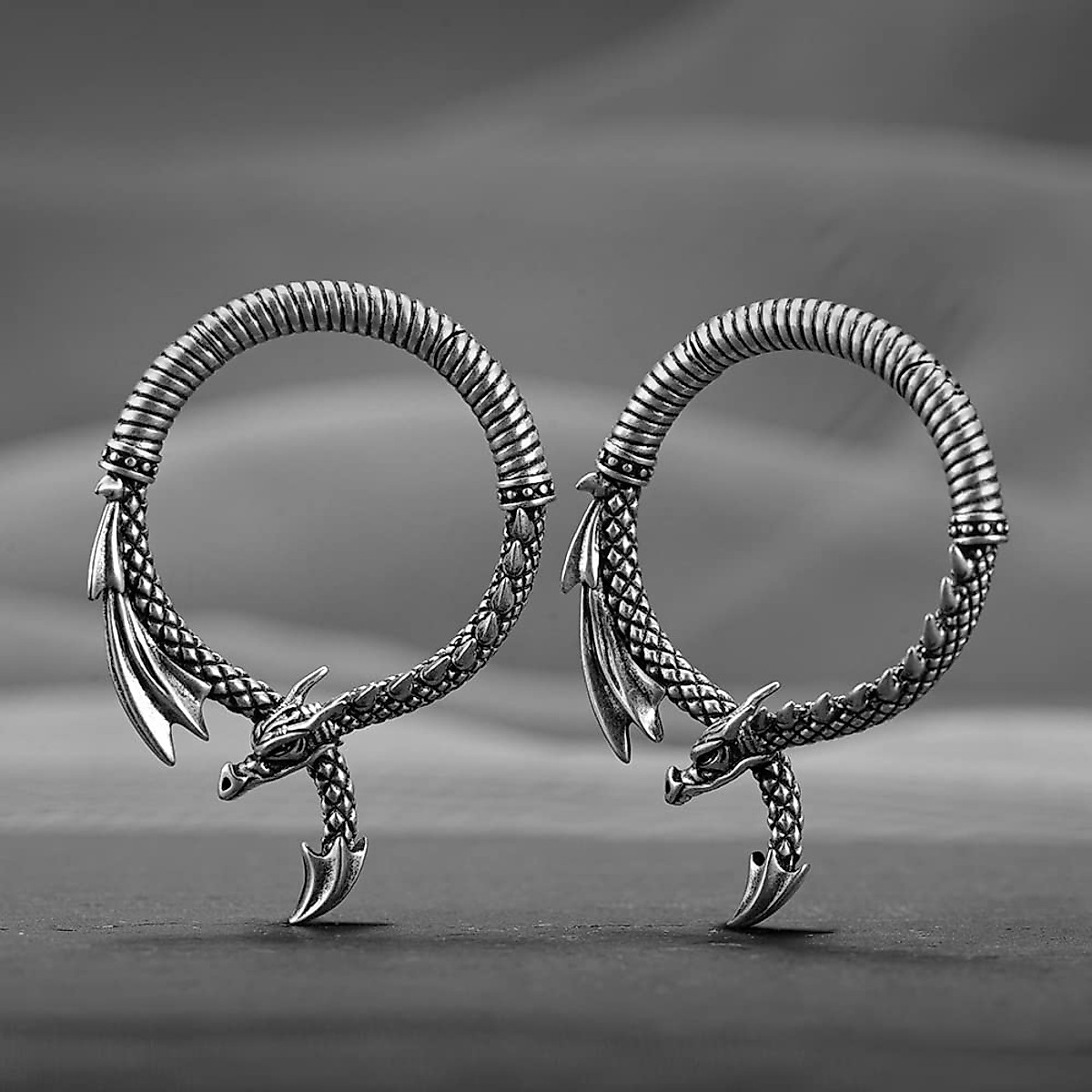 ERKUOO 2PCS Delicate Dragon Type Ear Weights Gauges Hangers for Stretched Dangle Ears Punk Ear Tunnel Plug Taper Ring Expander Earrings Piercings For Women Men 8g(3mm)