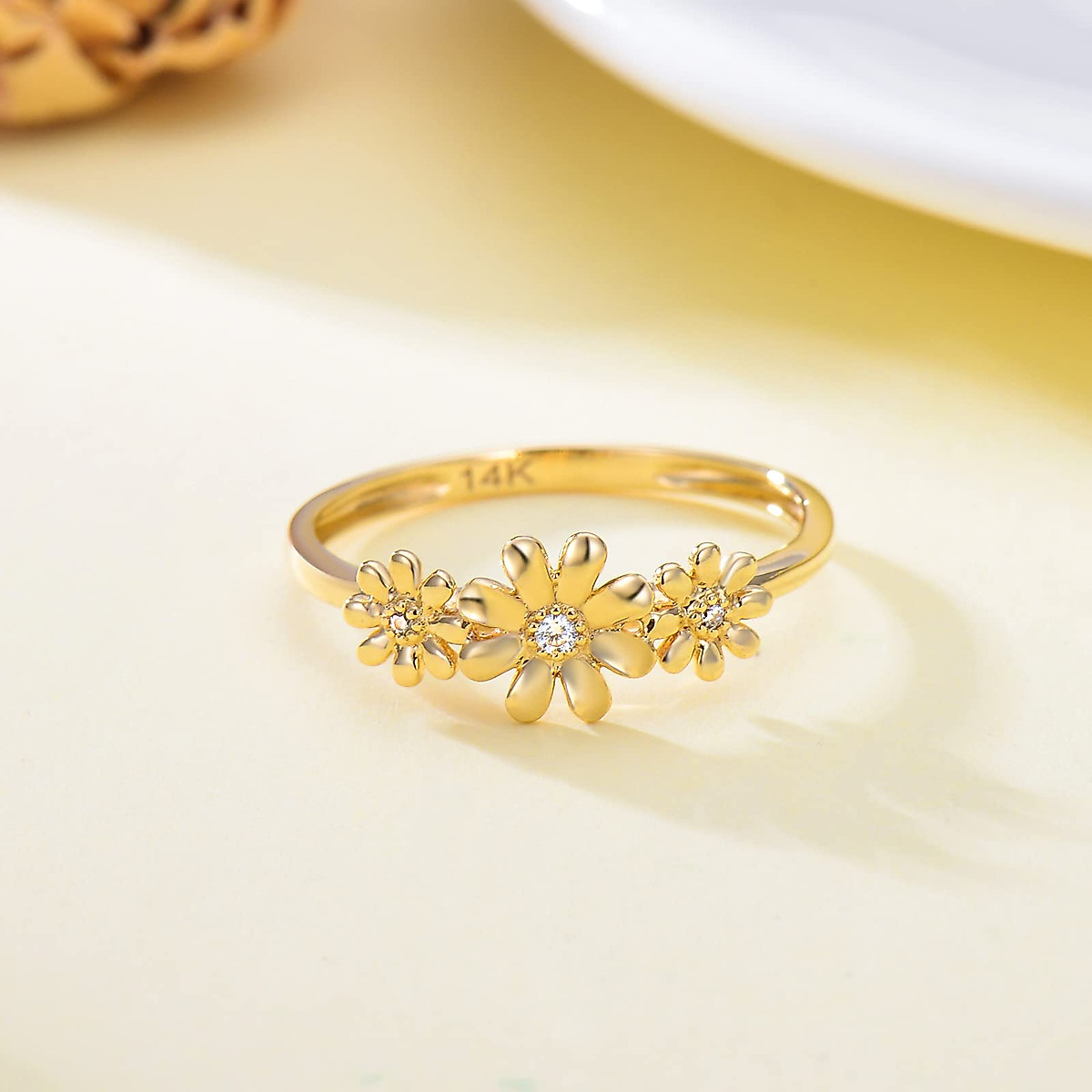 SISGEM 14K Real Gold Nature Diamond Daisy Ring for Women,Yellow Gold Dainty Flower Ring Anniversary Rings for Wife Mom Casual Rings Delicate Engagement Ring Wedding Band Ring for Her (Yellow, 5)