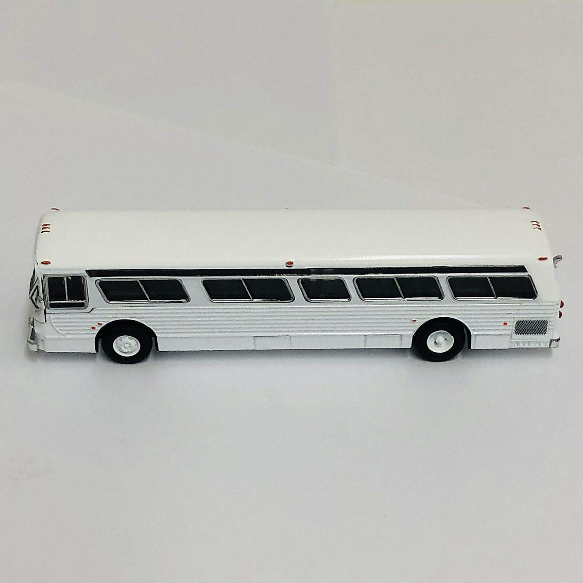 Iconic Replicas Flxible Fishbowl Bus 1/87 Scale-HO Scale Transit Bus New! Blank Ready for Customization!