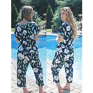 Ekouaer Women's Pajamas for Women Short Sleeve Sleepshirt and Capri Pants Pjs Sets Loungewear with Pockets White lily M