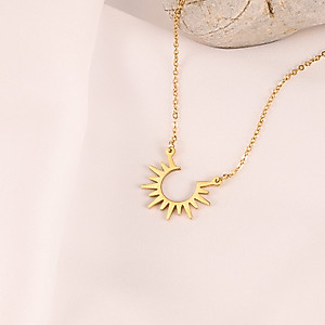 VRIUA Sun Necklace for Women 14k Gold Plated Sun Pendant Dainty Gold Necklace Minimalist Simple Jewelry