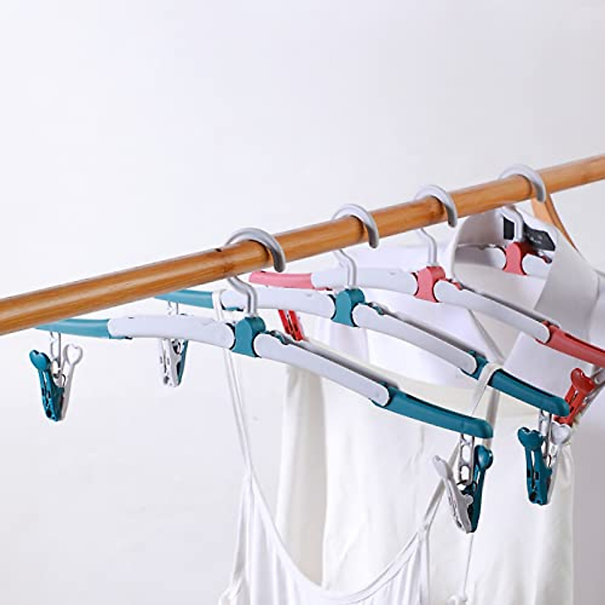 5Pcs Foldable Travel Hangers with 10Pcs Clips Portable Folding Clothes Hangers Travel Accessories Foldable Clothes Drying Rack Hangers Space-Saving Travel & Home Plastic Clothes Hangers
