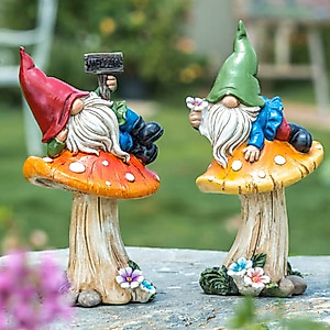 TERESA'S COLLECTIONS Garden Gnomes Statues, Lawn Ornaments, Set of 2 Outdoor Gnomes Mushrooms Statues, Funny Resin Garden Statues for Patio Yard Home Decoration 6.7 inch