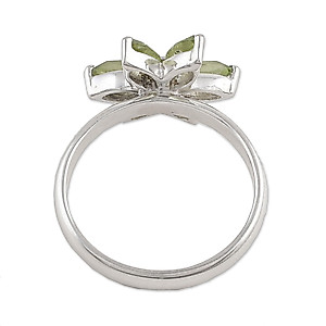 NOVICA Artisan Handmade Peridot Cocktail Ring Sterling Silver Floral from India Green Birthstone [crownbezel 0.6 in L x 0.6 in W x 0.1 in H Band Width 4 mm W] ' Sparkling Daisy'
