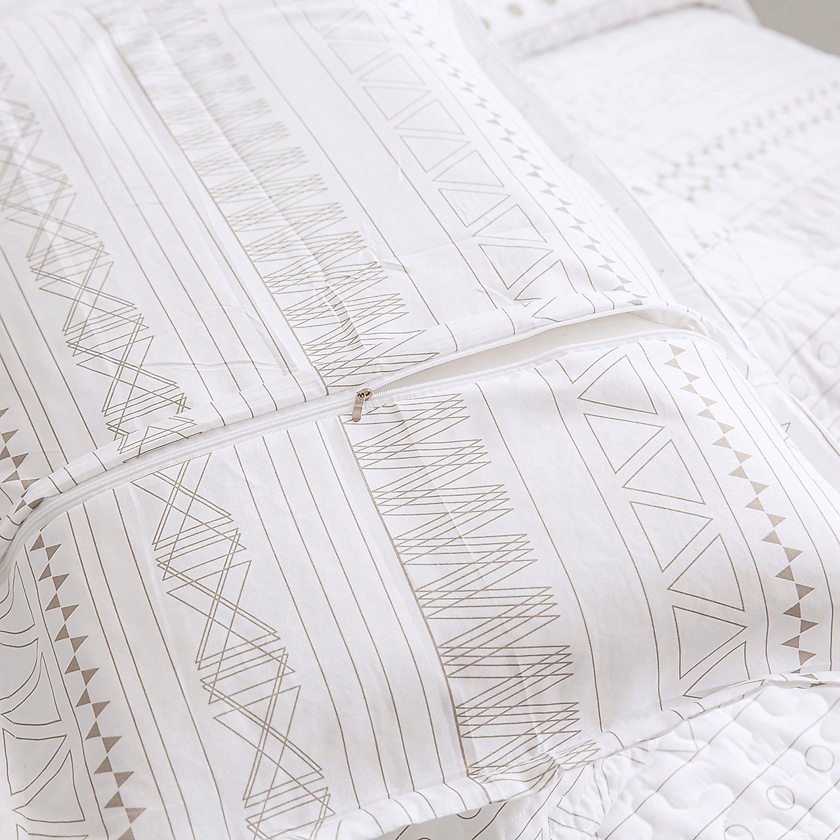 BBSET White Quilt Set Queen 90x90 Inch, 3 Pcs Striped Boho Geometric Bedding Quilts,Bohemian Aztec Brushed Reversible Bedspread Microfiber Coverlet Sets for All Season- 1 Quilt and 2 Pillow Shams