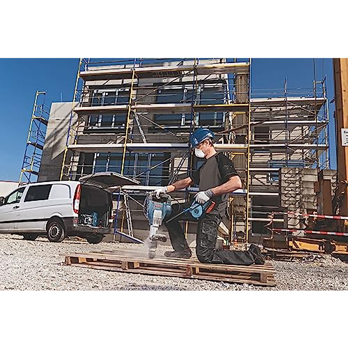 BOSCH GXL18V-901B25 18V 9-Tool Combo Kit 2-In-1 Bit/Socket Impact Driver, Hammer Drill/Driver, Recip Saw, Circ Saw, Oscillating Tool, Angle Grinder, Vacuum, Worklight, (2) CORE18V 4 Ah Batteries